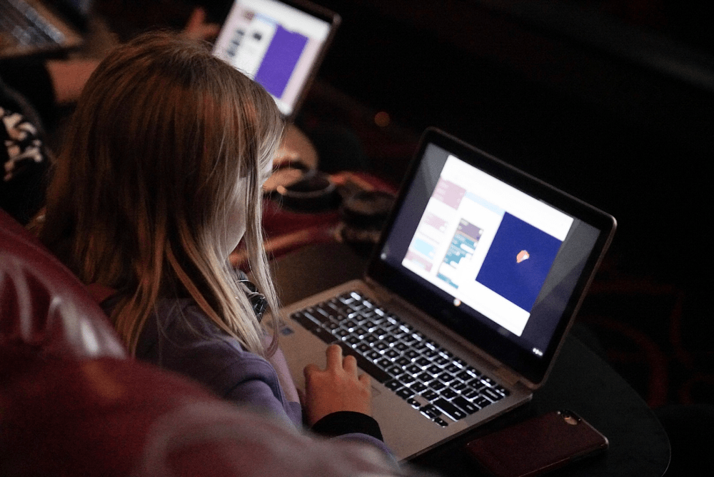 Made with Code, motivando a las niñas a la codificación - MundoCloud